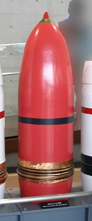 这款礼花不简单：装在460毫米口径的炮弹里